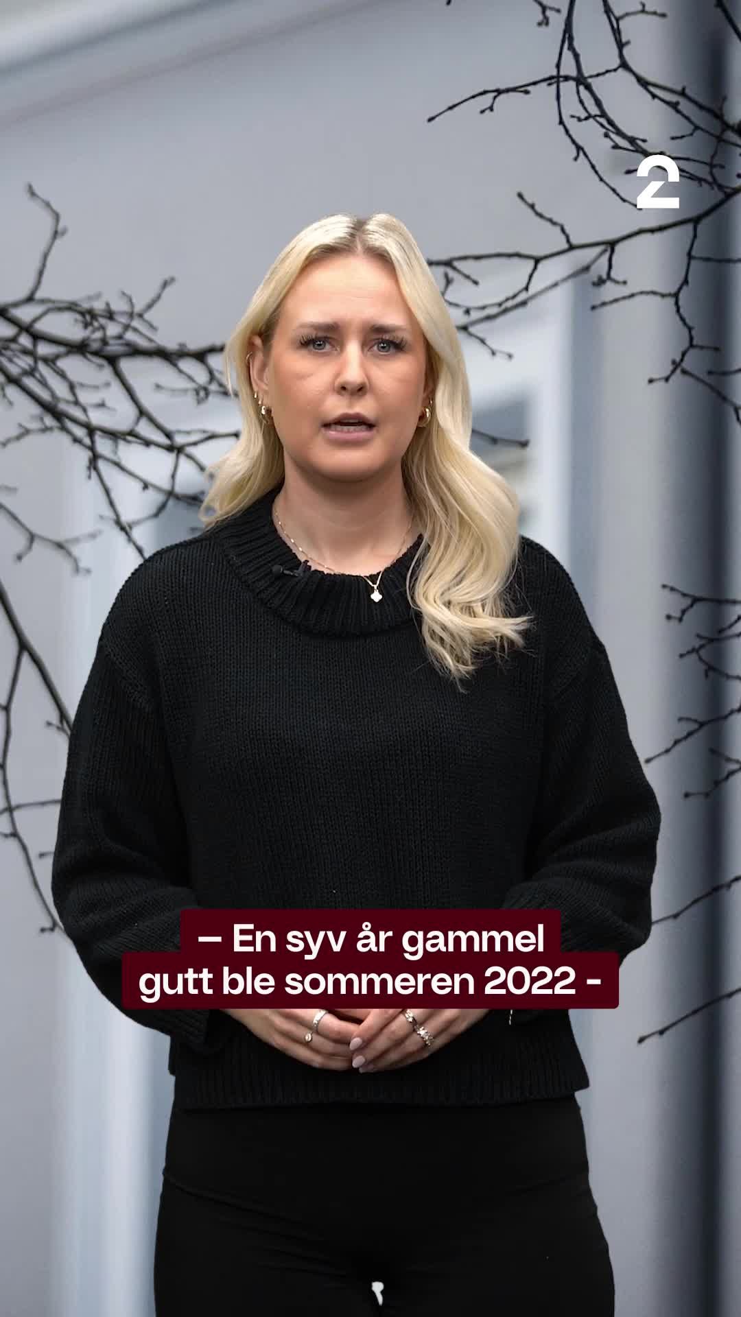 Gutt funnet fastbundet til seng og stygt skadet