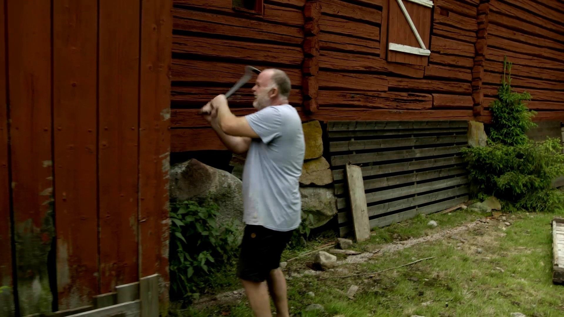 Her tar Jan Tore hevn på Farmen kjendis-gården