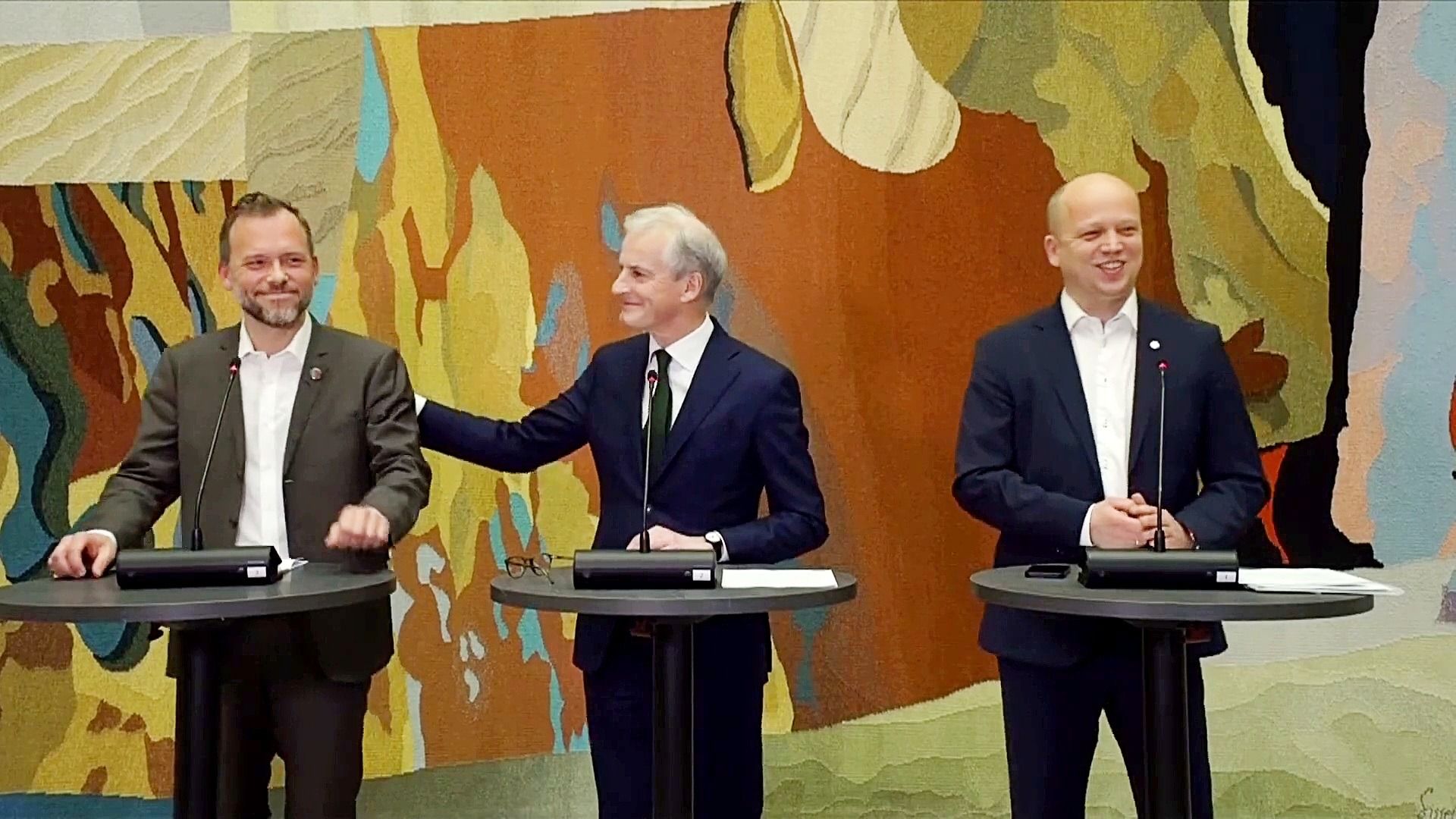 Vedum og Støres SV-spøk får salen til å bryte ut i latter