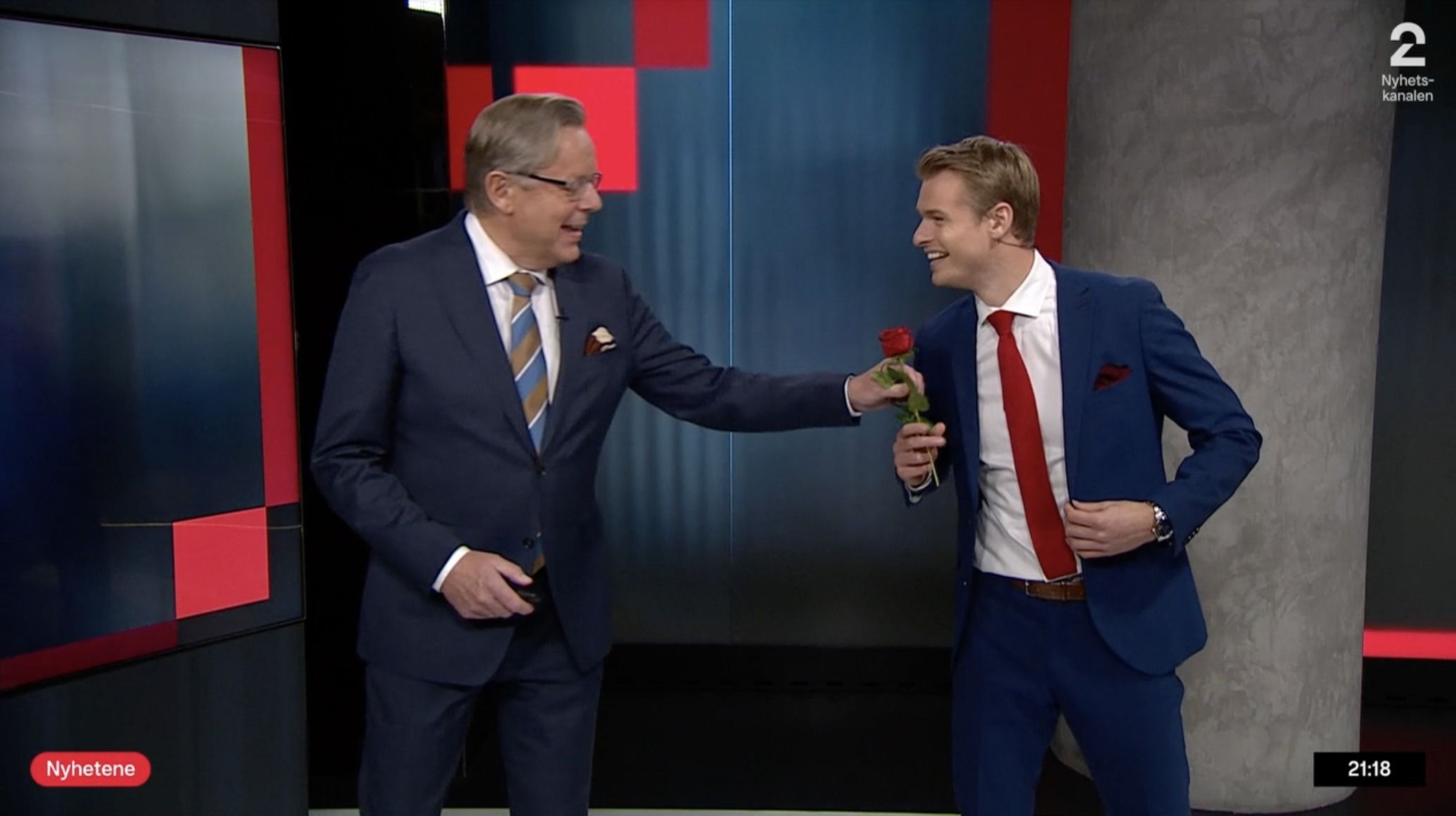 Her prøver Simon seg på Arill Riise: – Finn deg en jente!