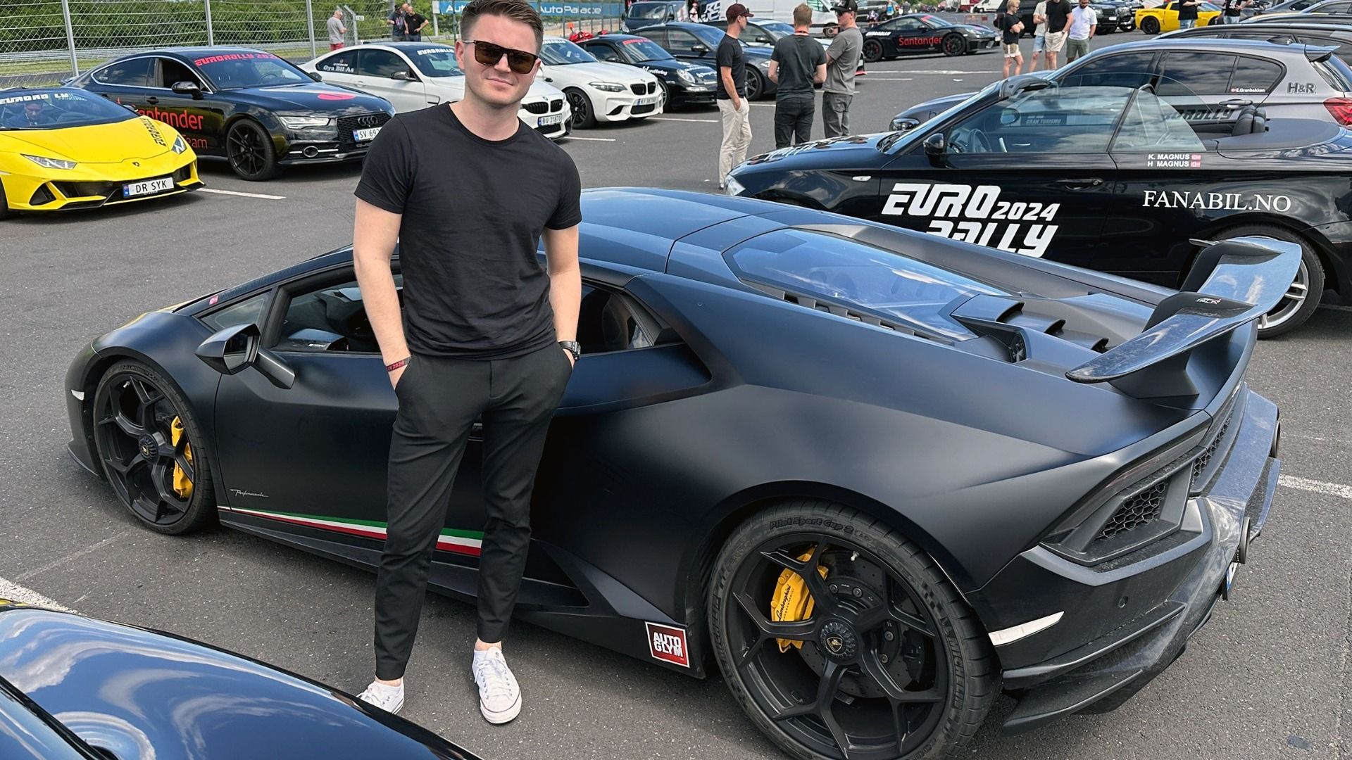 Adrian (26) realiserte drømmebilen – kjører Lamborghini Huracan Performante