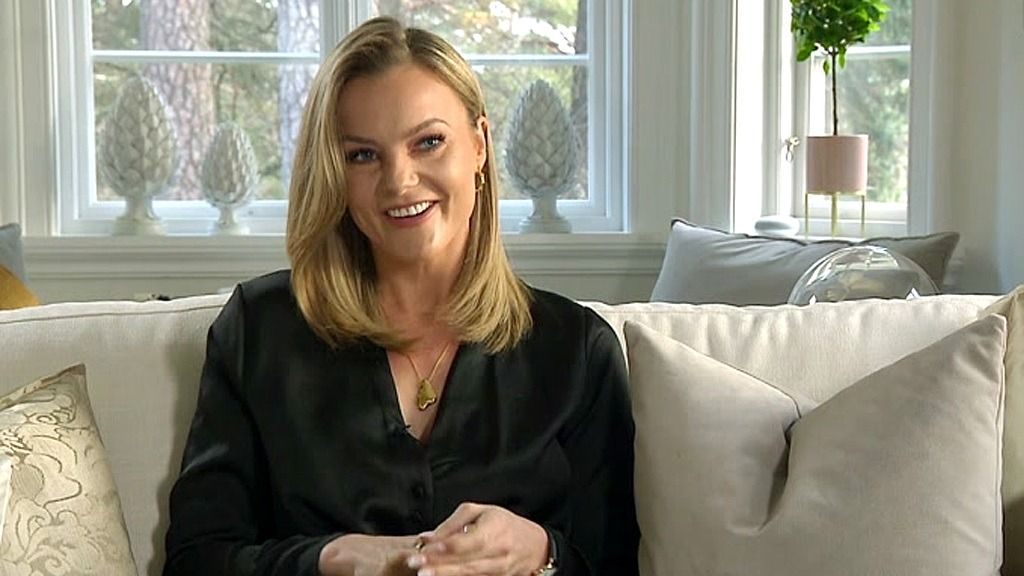 Caroline Berg Eriksen viser frem luksusvillaen