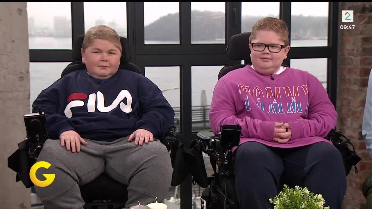 Brødrene Simen (16) og Daniel (14) mobbes ennå for sykdommen sin