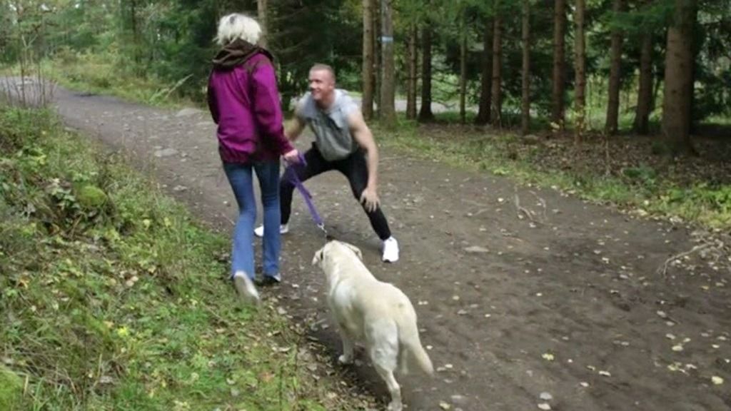 Her tar han hevn på hundeeieren