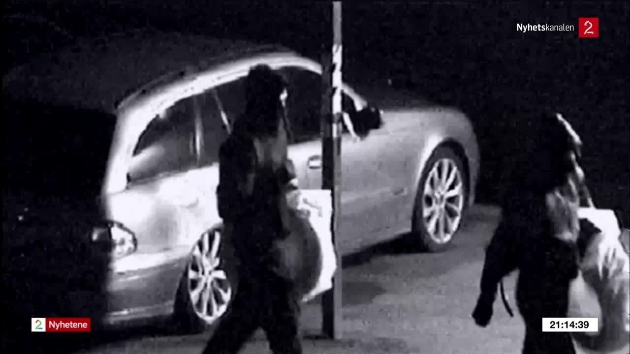 Her stikker den frekke BMW-banden av med ratt og GPS Her stikker den frekke BMW-banden av med ratt og GPS