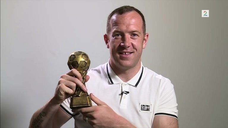 Matchball: Charlie Adam stiller opp med trofé i Charlie Adam-challenge