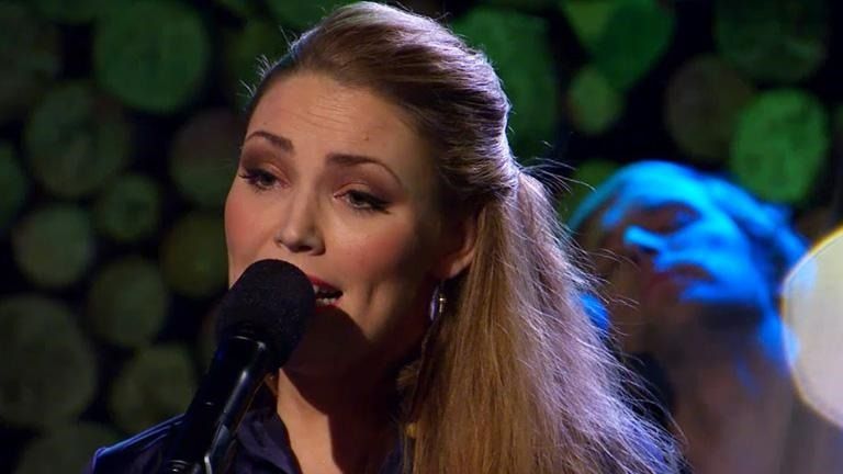 Elvira tolker "En natt forbi"