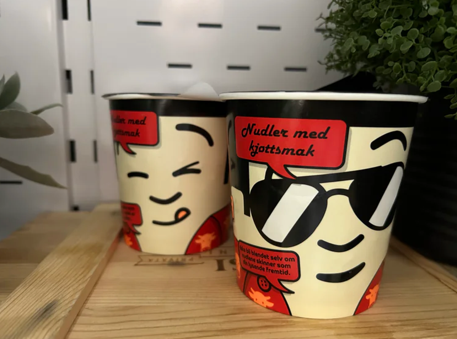 Trekker tilbake Mr. Lee-nudler