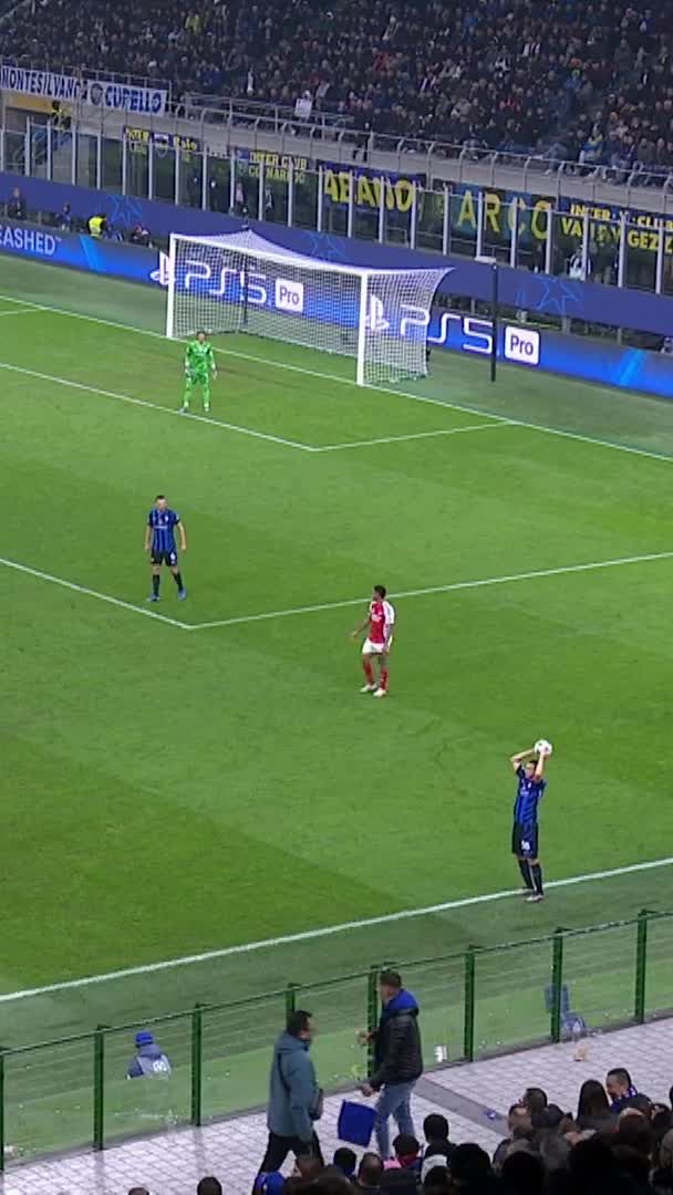 68’ - Gult kort til Nicolò Barella