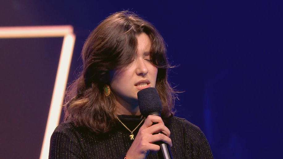 Victoria Spandow synger «Precious»