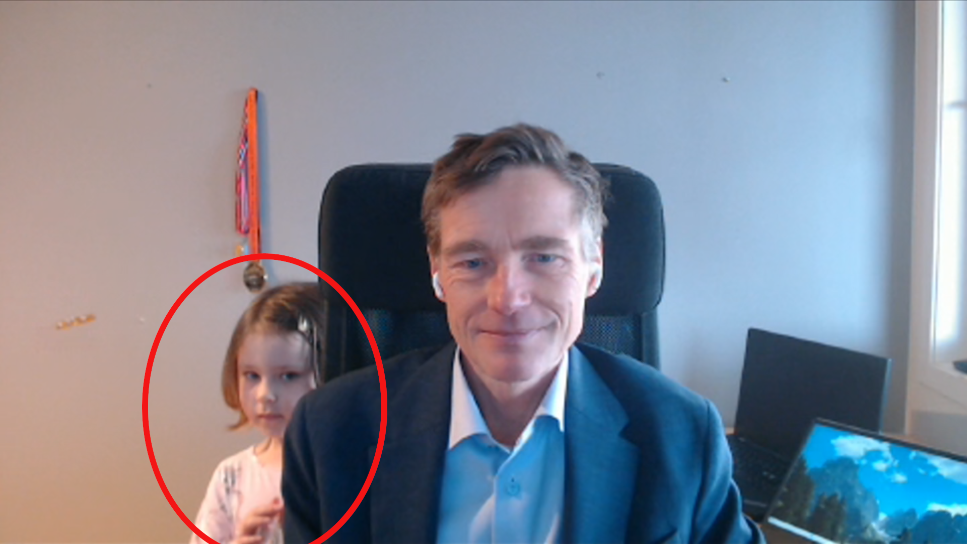 Linselus på direkten: – Har med meg en assistent