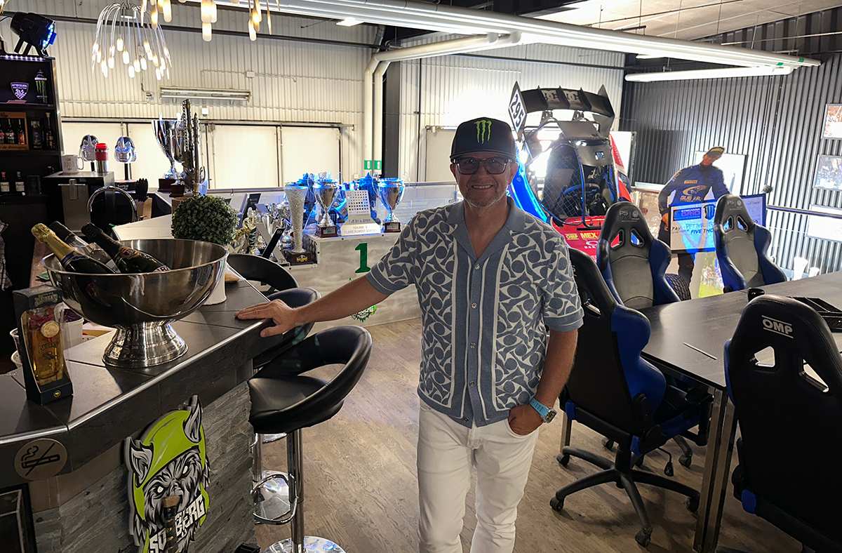 Omvisning hos Petter Solberg – har bar på kontoret