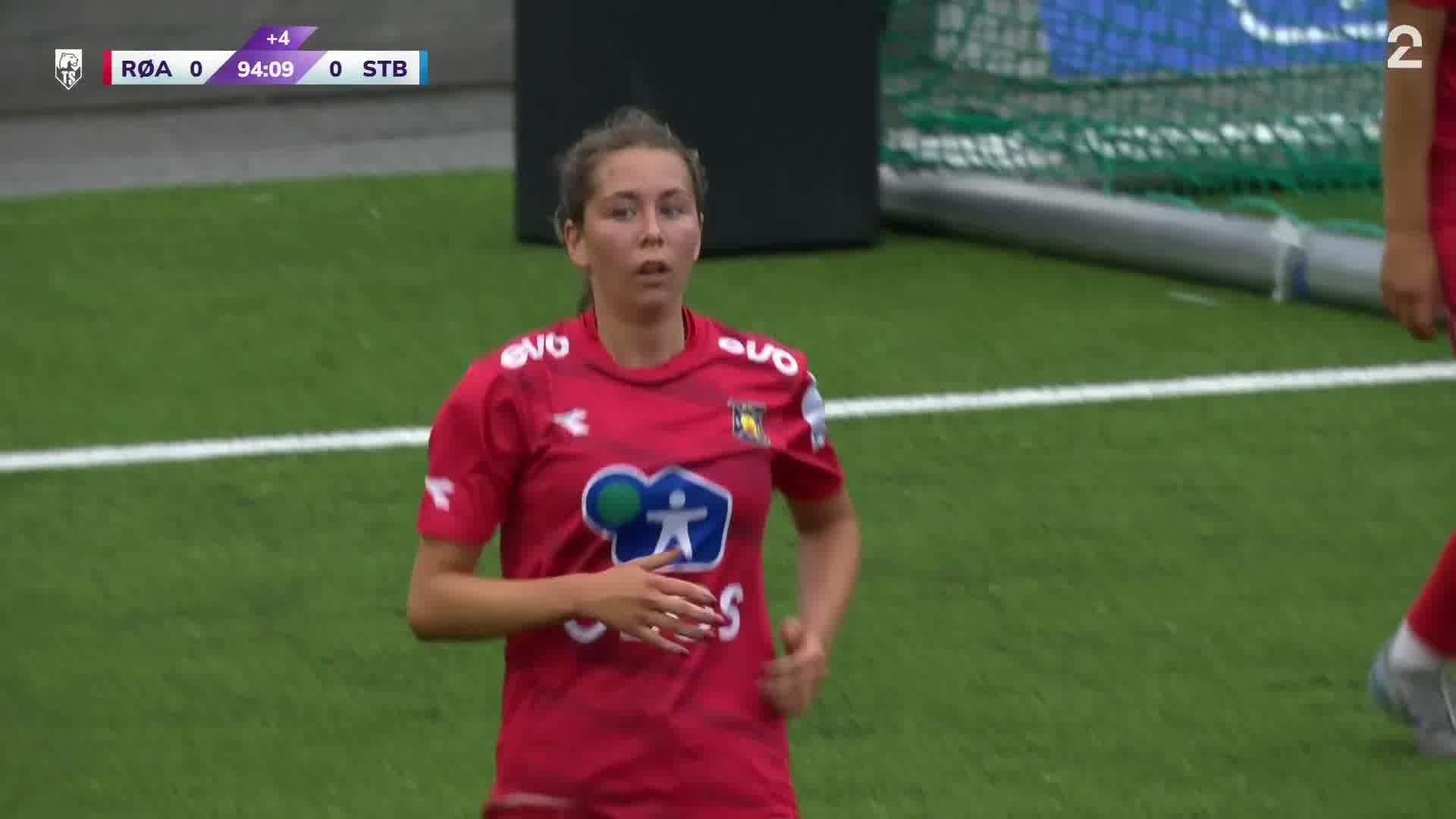 95’ - Sjanse til Julie Steen