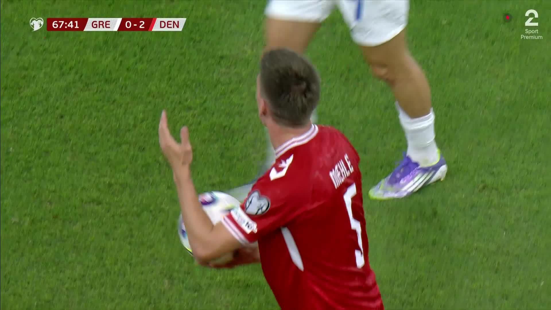 68’ - Gult kort til Joakim Mæhle