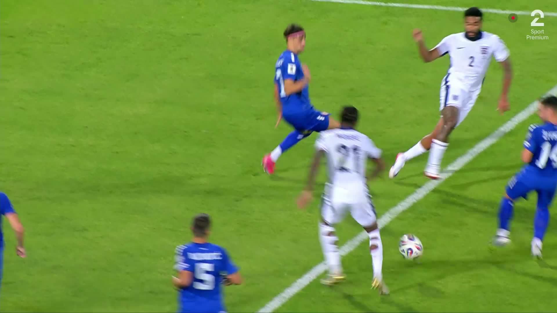 30’ - Gult kort til Saša Lukić