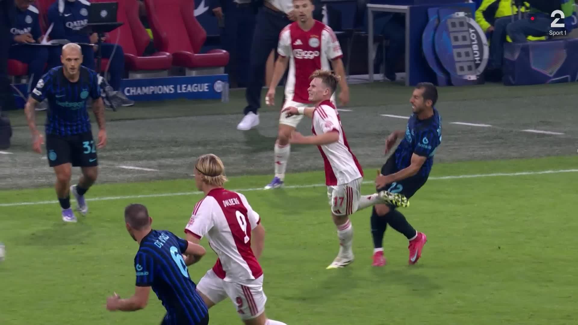 68’ - Gult kort til Henrik Mkhitaryan