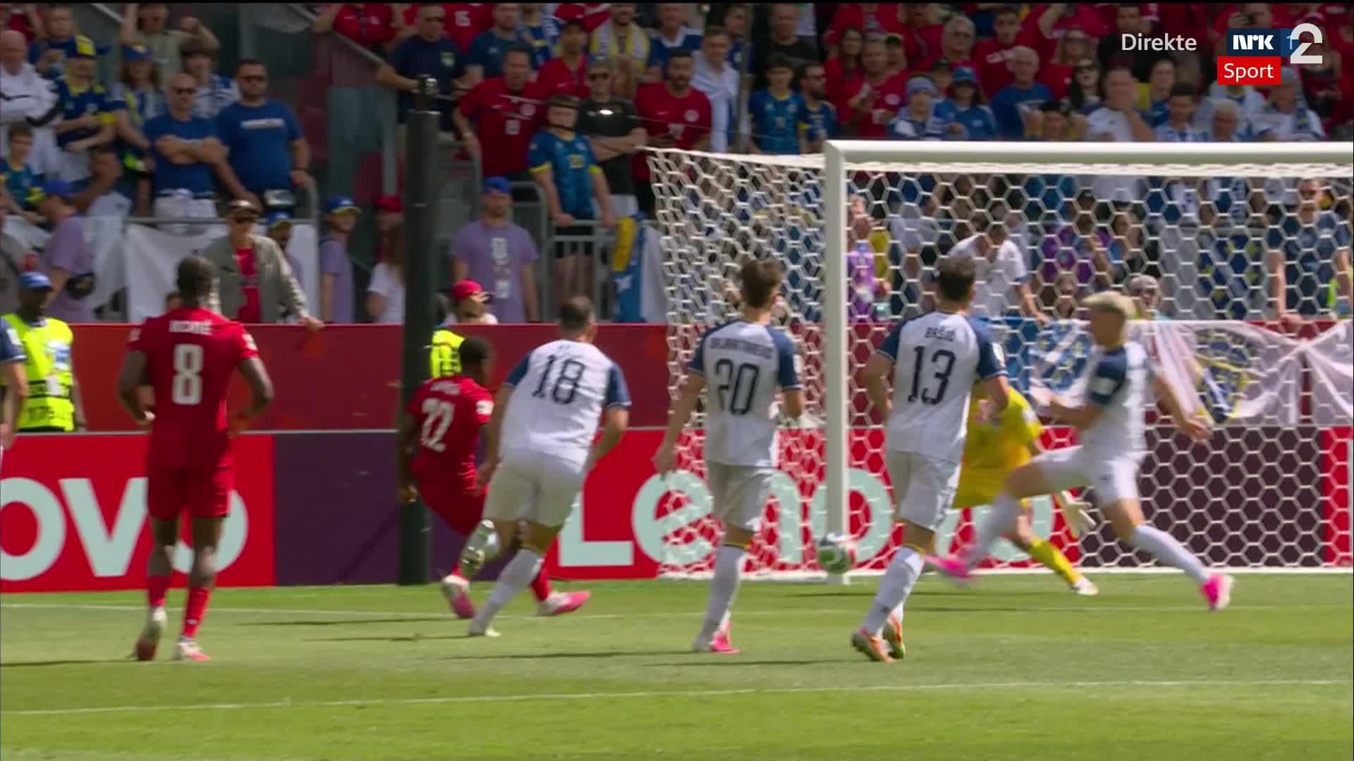 54’ - Forsvarsspill av Sead Kolašinac