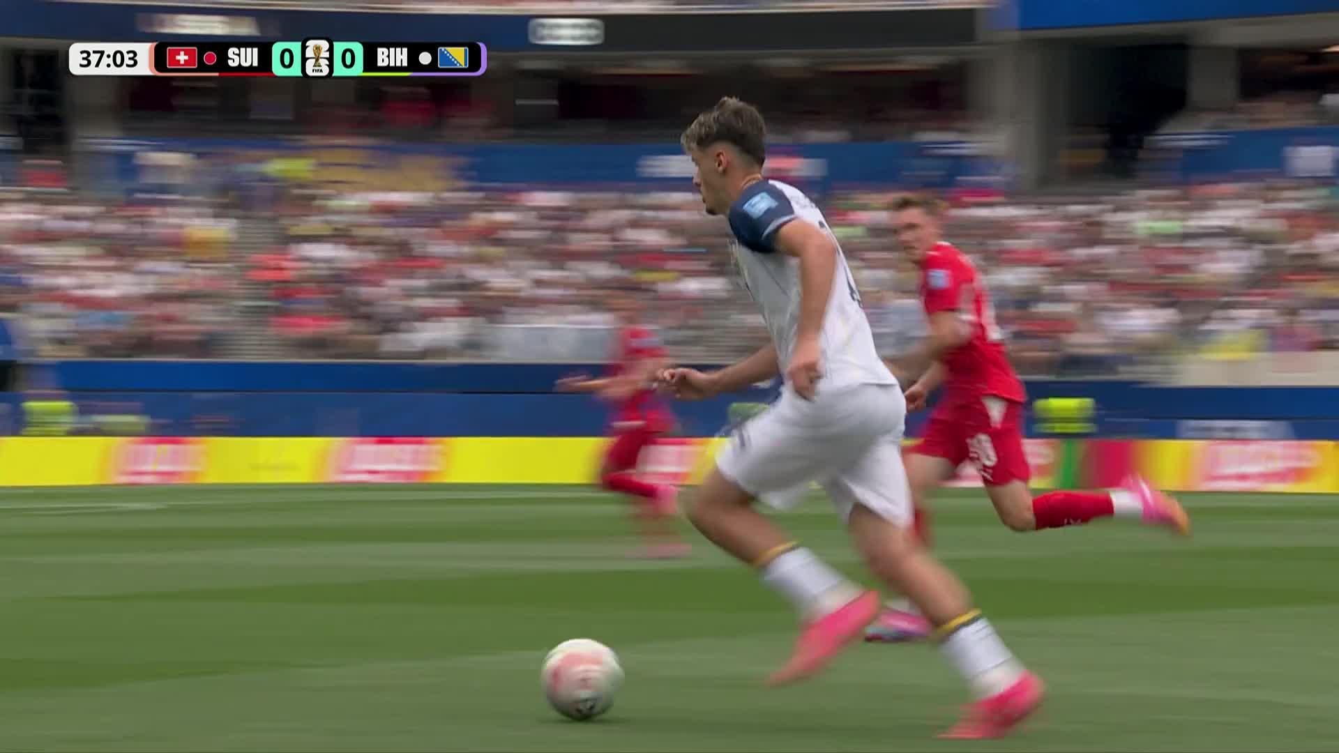 38’ - Sjanse til Amar Memic